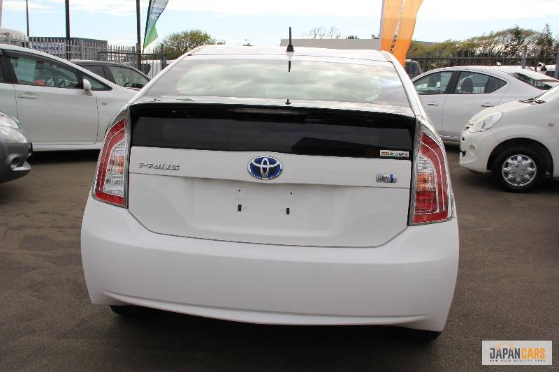 2014 Toyota Prius (WHITE) for $11000 - Japan Cars, Stock No: #256