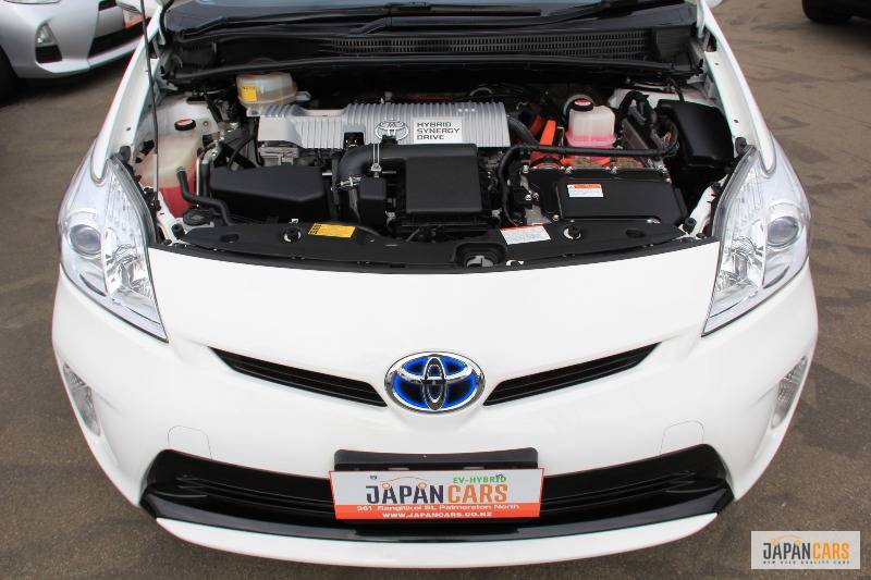 2014 Toyota Prius (WHITE) for $11000 - Japan Cars, Stock No: #256