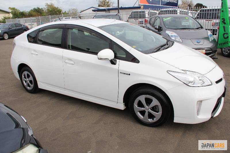 2014 Toyota Prius (WHITE) for $11000 - Japan Cars, Stock No: #256